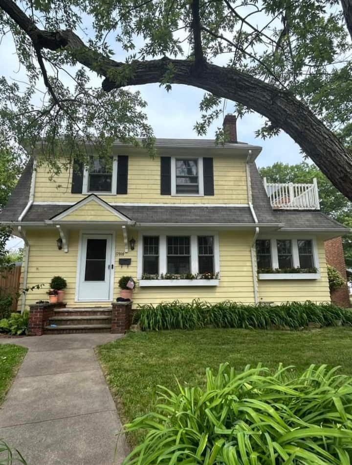 Urban Cottage - $25 Cleaning Fee - 2 Bedrooms - Berea, OH