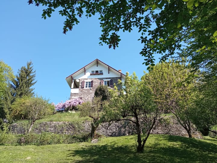 Maison, Vue Sur Les Montagnes - Ugine