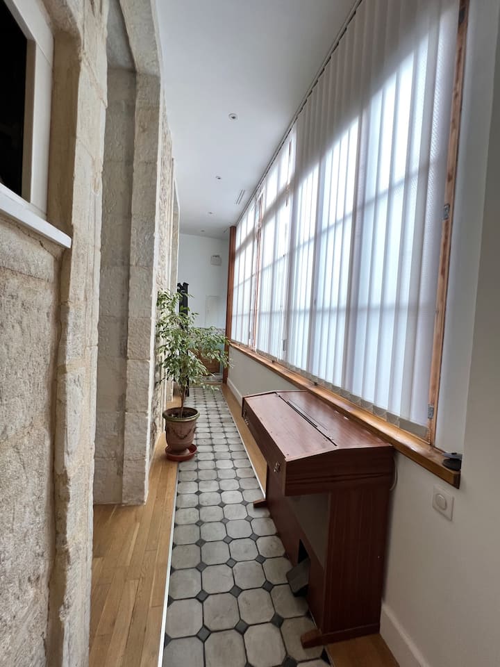Contemporary Architectural Charm - Gard