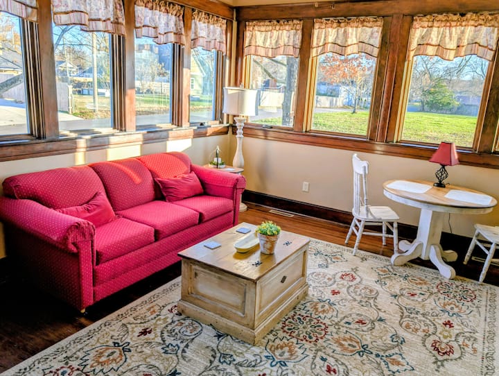 The Finley River Valley 1910 Farmhouse, Ozark Mo - Ozark, MO