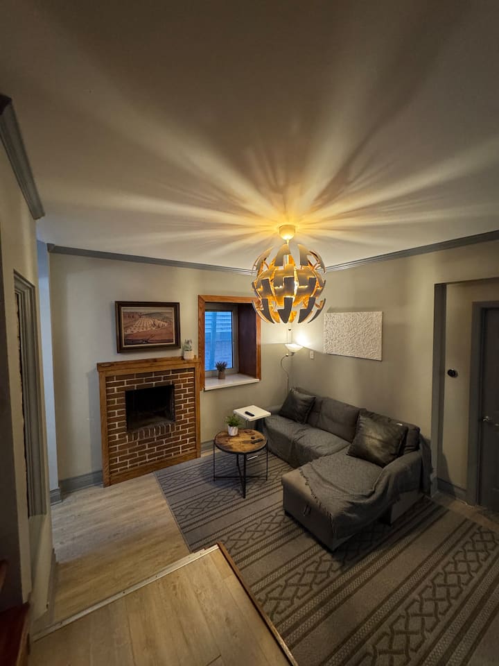 Lovely Spacious 1 Bedroom Unit - Chicago, IL