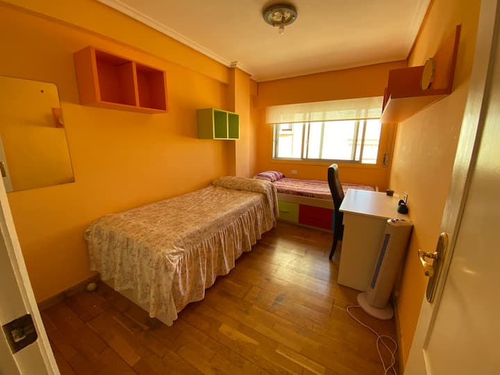 Habitación Doble Bien Comunicado Centro Y Playa - Vigo