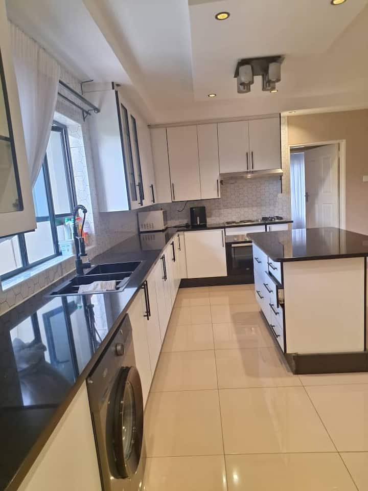 Lodge Villa Sleeps Up To 16 Guests 8 Bedrooms - Harare