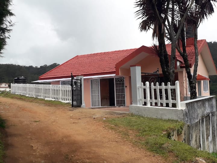 Spacious 3 Br Cottage With Valley View - 우다가만달람