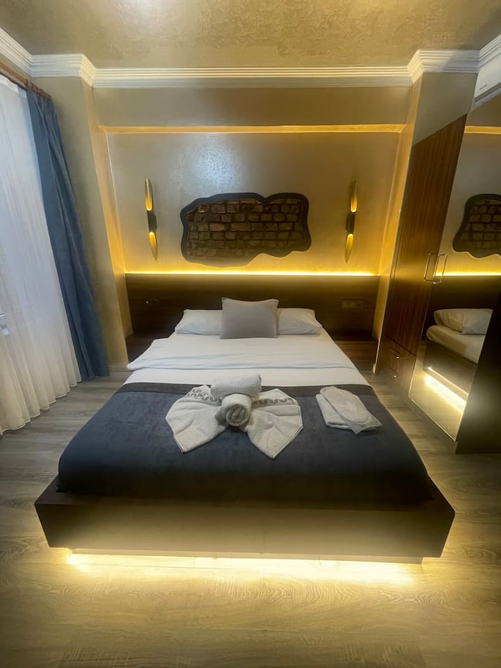 Golopa Suites Cozy Queen Room - İstanbul