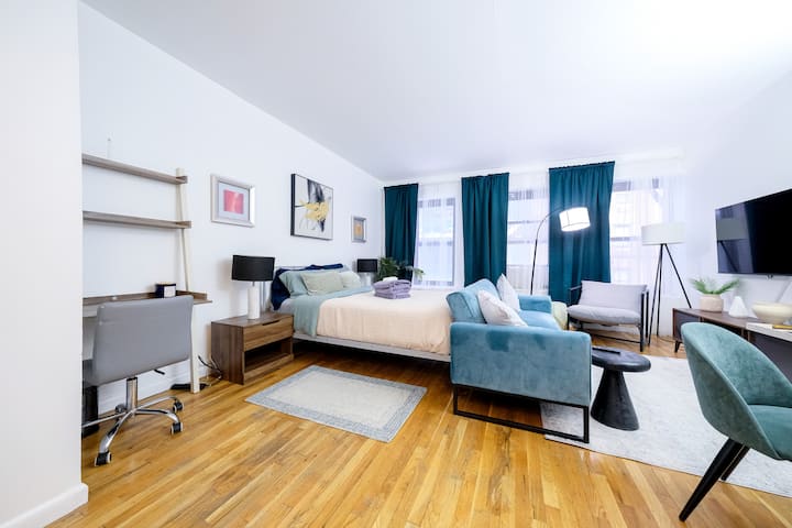 Spacious Studio 1block To Subway - New York