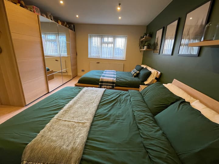 Spacious Ensuite Double Bedroom - Rochdale