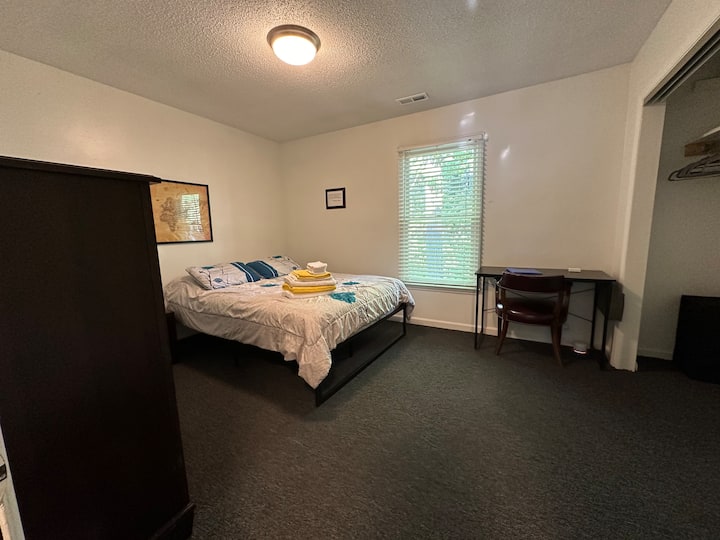 A Secluded Room In Chapel Hill - Chapel Hill, NC
