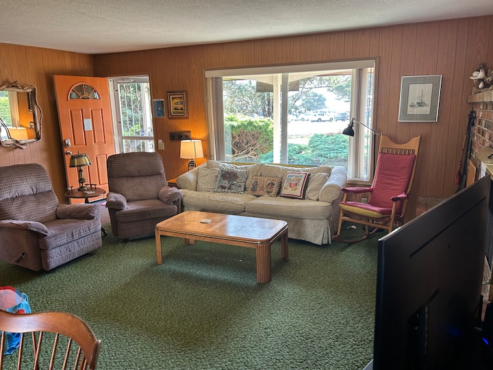 Tolovanna Treasure Ocean View! - Cannon Beach, OR