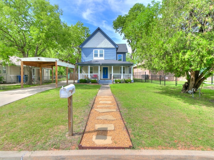 Lovely Large Home. Sleeps 10. Book Now. - Norman, OK