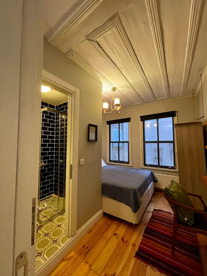 Cosy Private Apartment With Fast Wi-fi & Aircon - Fatih