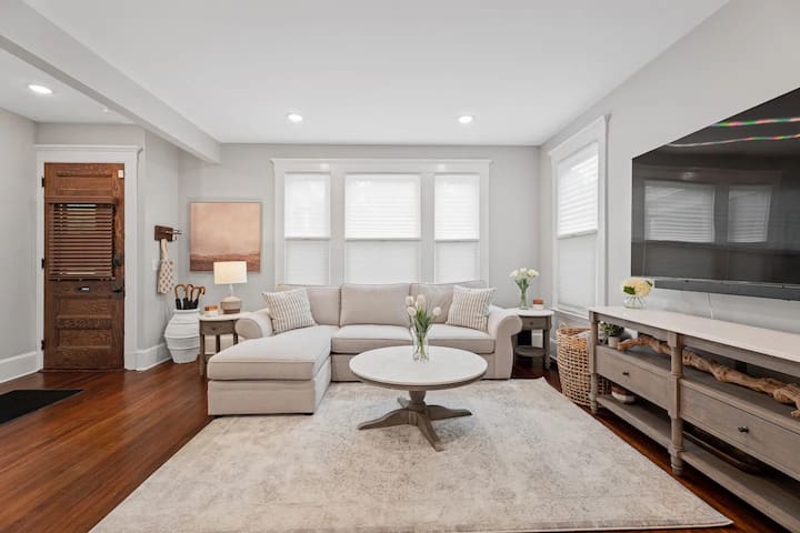 Red Cross Haven | Modern 2br 2ba Near Yale - Connecticut