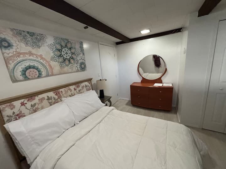 Private Room In Cozy Family Home - Mineola, NY