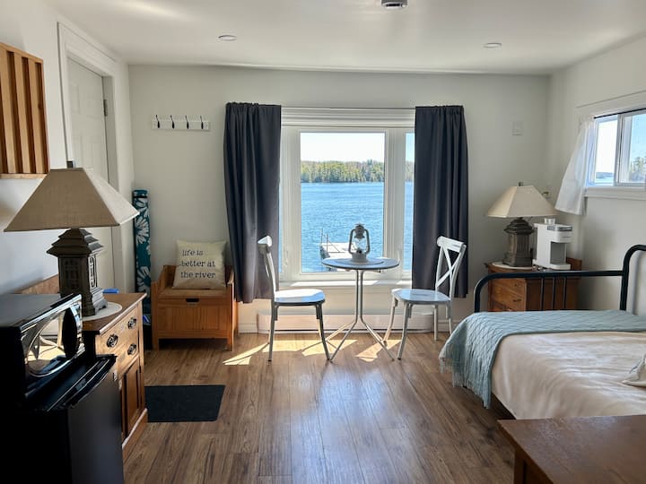 1000 Islands Waterfront Bunky - Alexandria Bay, NY