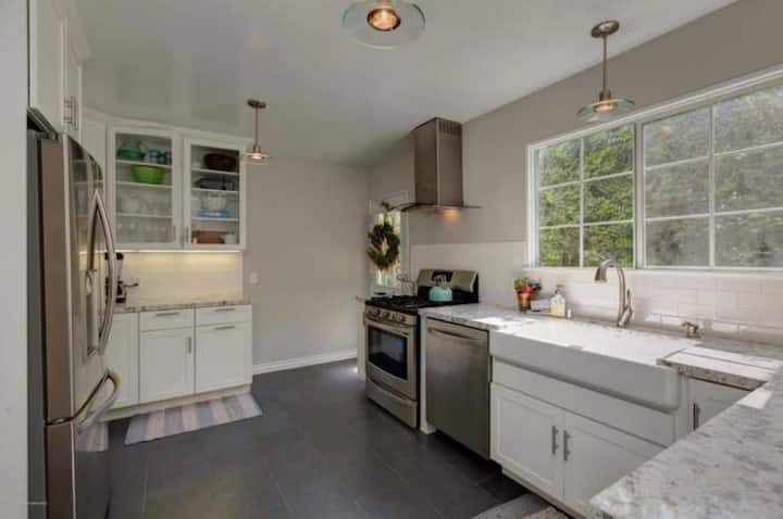 Summer Room Rentals In Charming Pasadena Home - Pasadena, CA
