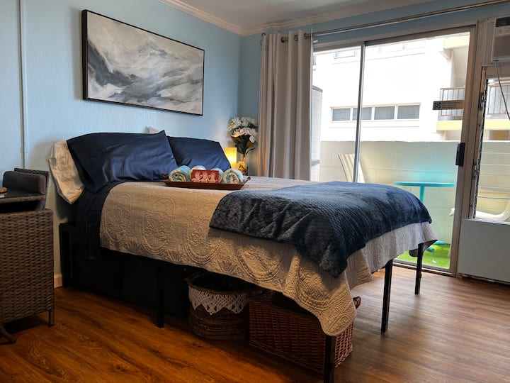 Private Waikiki Getaway Steps From The Beach! - Honolulu, HI