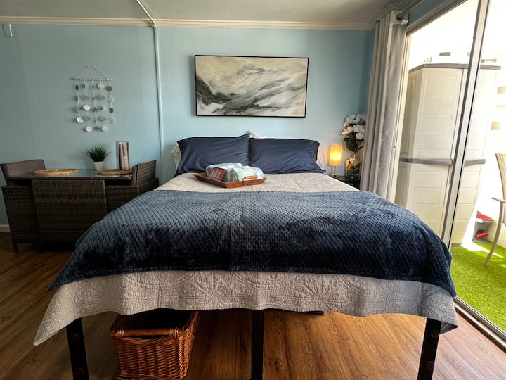 Private Waikiki Getaway Steps From The Beach! - Honolulu