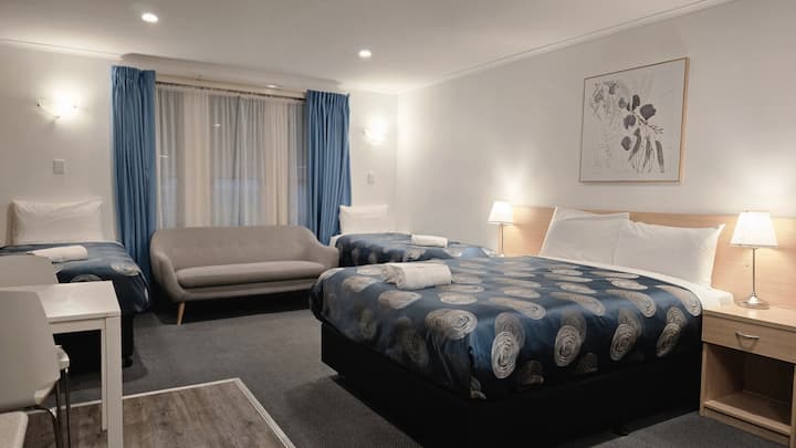 Family Room Tropicana Motel Phillip Island - Phillip Island