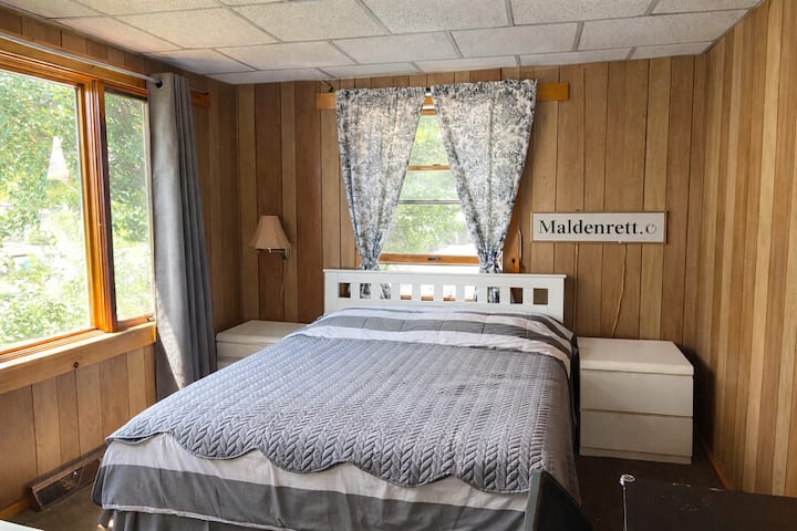 Good 1 Br Apt, Private Separate Entrance, 1st Fl. - Malden