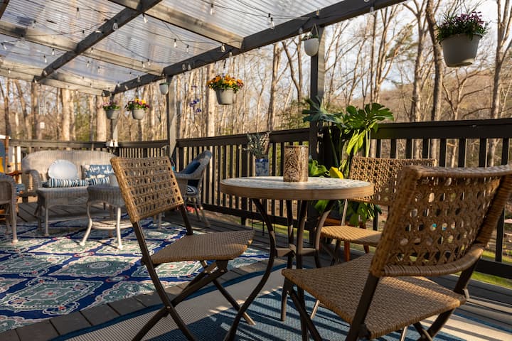 The Villa On Falling Creek. - Richmond, VA