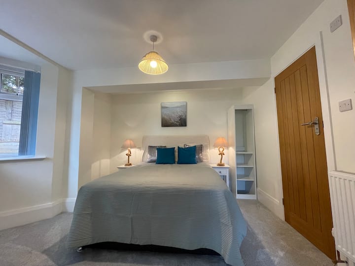 One Bedroom Suite, Sleeps 4 - Broadsands Beach