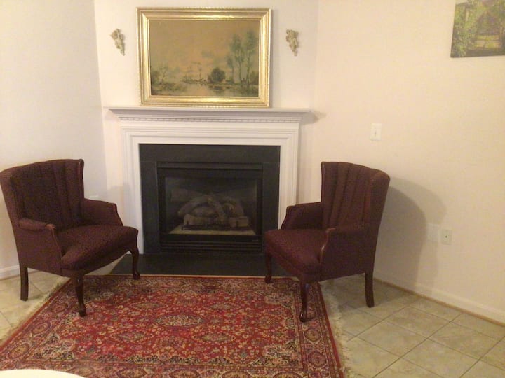 Cosy One  Bedroom Apartment In Leesburg - Leesburg, VA