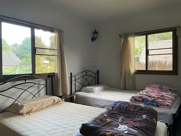 Uncle Chuan House By A Pond - Kanchanaburi