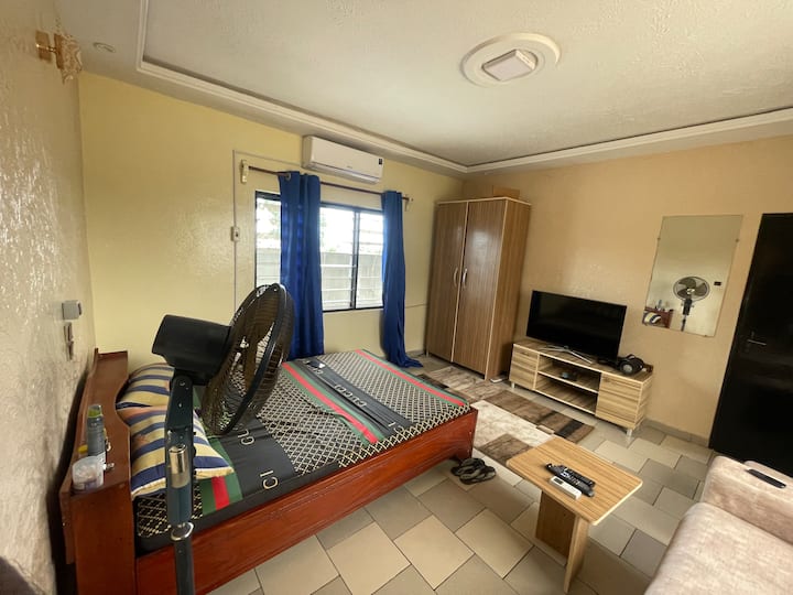 Studio Climatisé Avec Grande Terrasse - Cotonou
