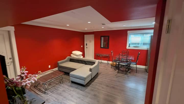 1 Bedroom Basement With Sofa Bed - Surrey