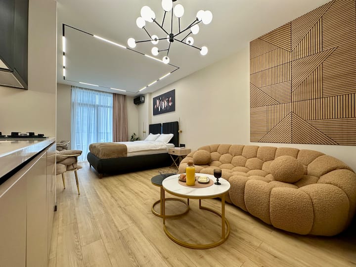 Elegant Central Batumi Studio - Balcony & Sea View - Batumi