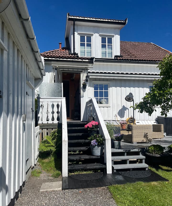 Lite Hus Fra 1830 Til Leie. - Stavern