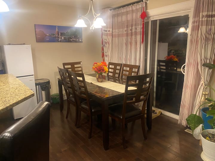 Enjoy The Cozy Single Bedroom - Edmonton