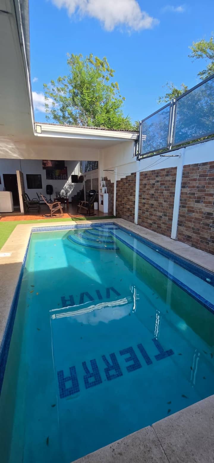 Tierra Viva | Casa Vacacional Para 14 Personas - Managua