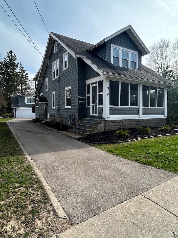 Privacy & Location! (2 Bed/1 Bath Upper Apt) - Lancaster, NY