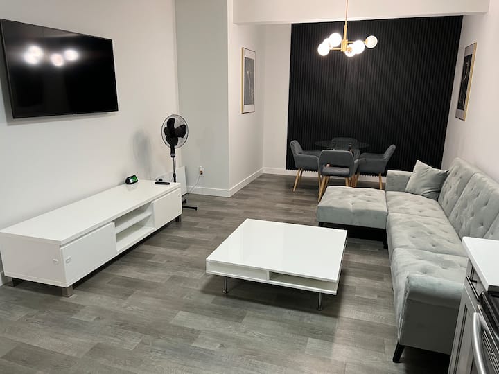 Modern Private Suite. - Airdrie