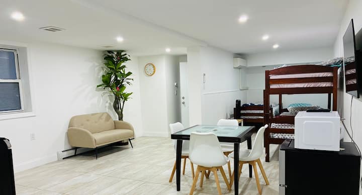 Luxurious Home Near E , F , M ,R , Lirr Trains - Brooklyn, NY