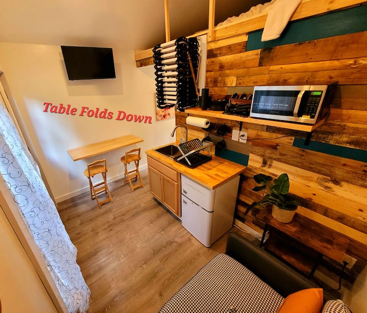 Romantic Tiny Home Couples Cabin - Beach Lake, PA