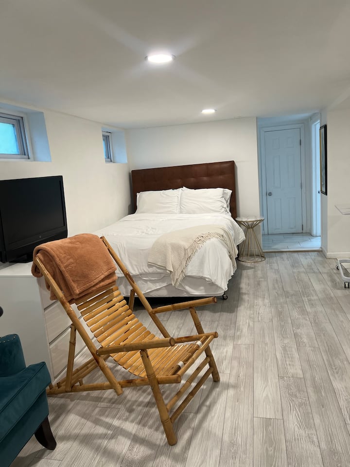 Garden Retreat On Mansfield In The Heart Of Yale - New Haven