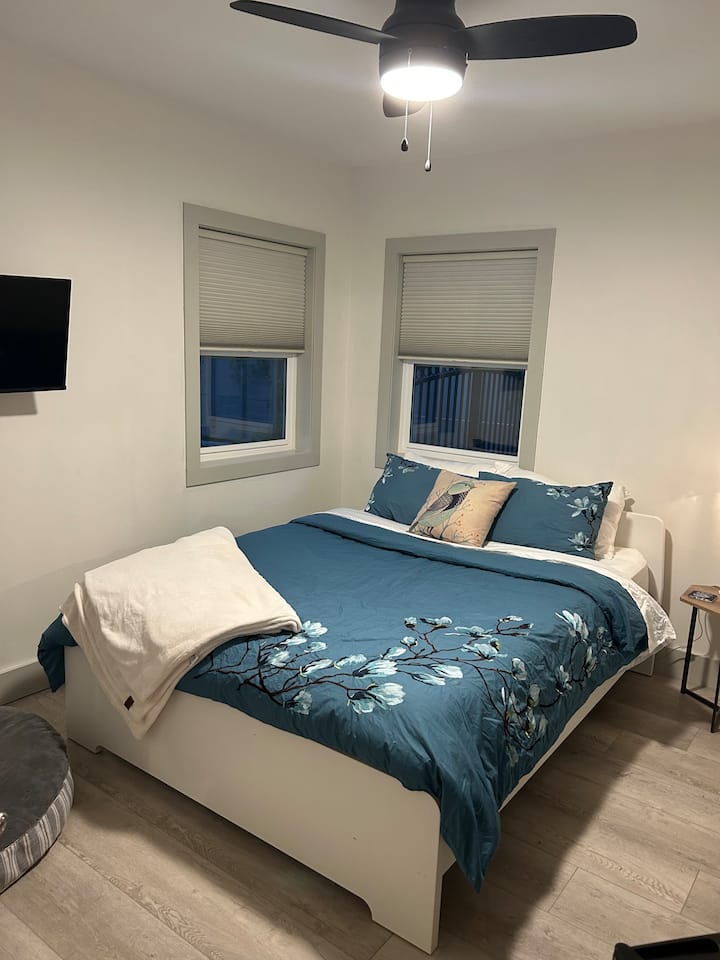 Pawfect Room By The Bluffs (Licensed) - Penticton