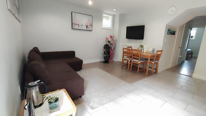 Private Suite For 4 People Near Renfrew Skytrain - Vancouver