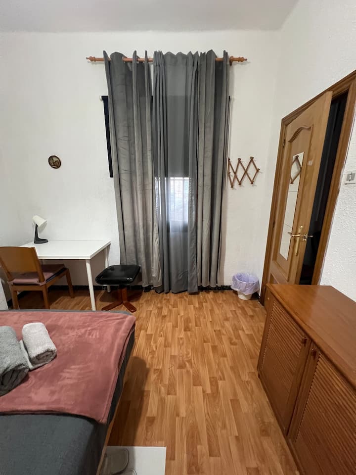 Cozy Private Room In The Heart Of Barcelona - Badalona