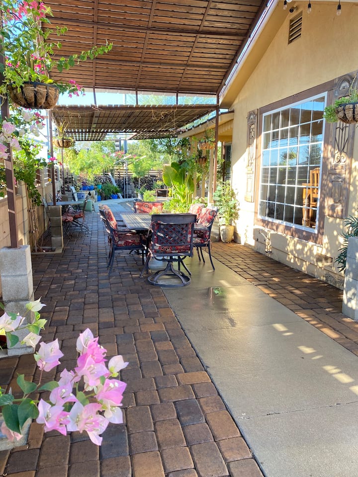 Hermosa Casa De Huéspedes Tipo Español - Bakersfield, CA