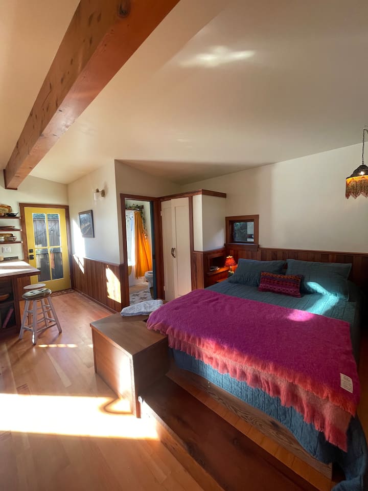 The Yumyum Bungalow Cottage - Humboldt County, CA