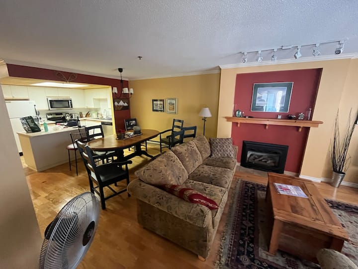 Whistler’s Olympic 2br2ba Luxury Mtn Condo - 威士拿