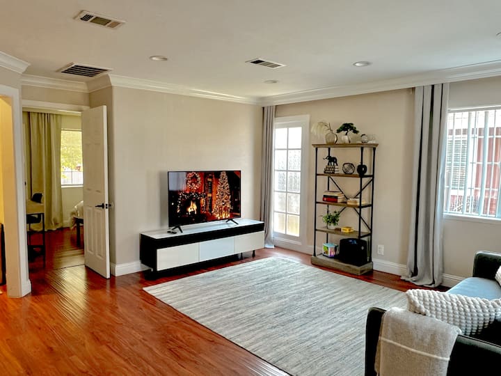 Urban Comforts: Fully Equipped, Steps To Downtown! - West Sacramento, CA