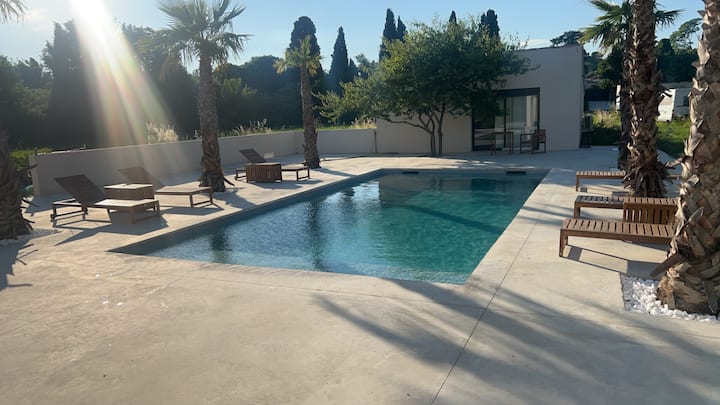 Maison + Jacuzzi Intérieur Et Piscine Extérieur - Nîmes
