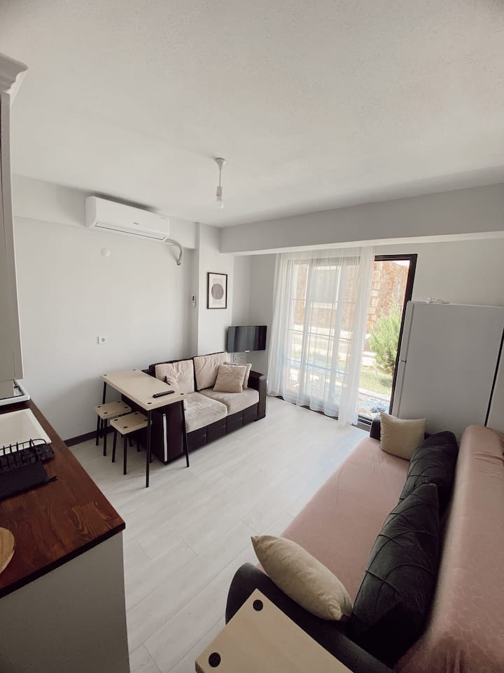 Havuzlu Sitede Klimalı Ev - Gökçeada