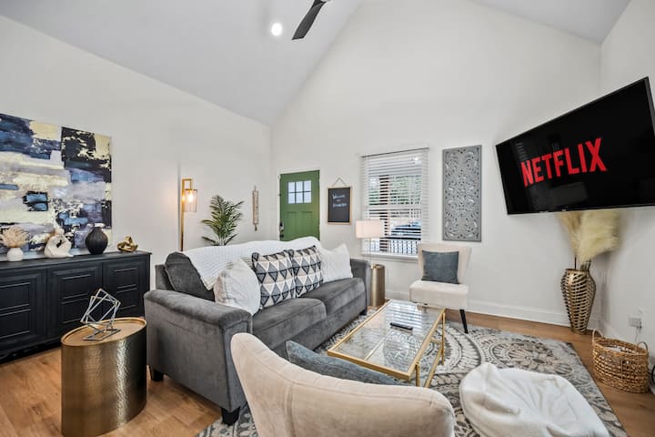 Adorable Modern Home! 5 Mins From Downtown Atl! - Atlanta, GA