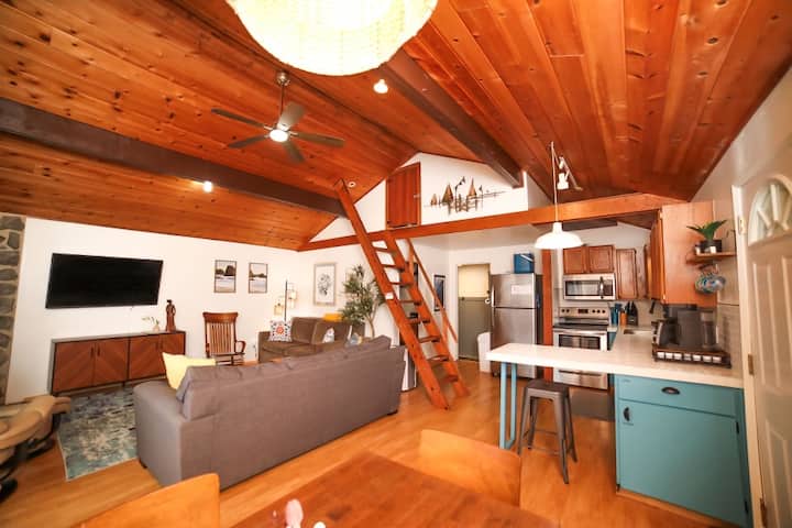 Serene Retreat – Walk To The Beach | Pet Friendly - Rockaway Beach, OR