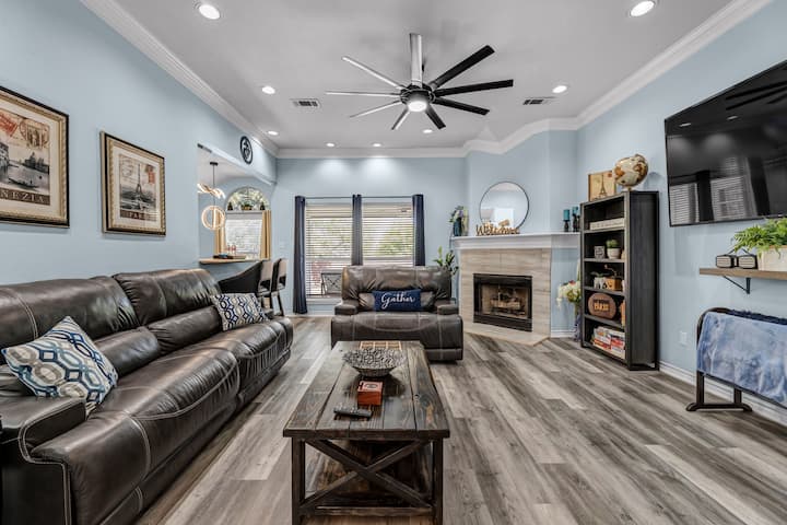 The Shirewood Manor - College Station, TX
